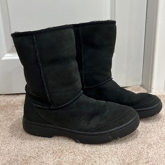 UGG | Shoes | Ugg Ultimate Short Black Boots Womens Size 9 | Poshmark